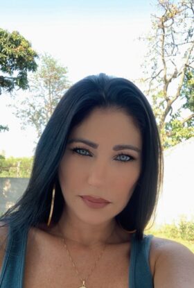 Julia Medeiros - Luxuria